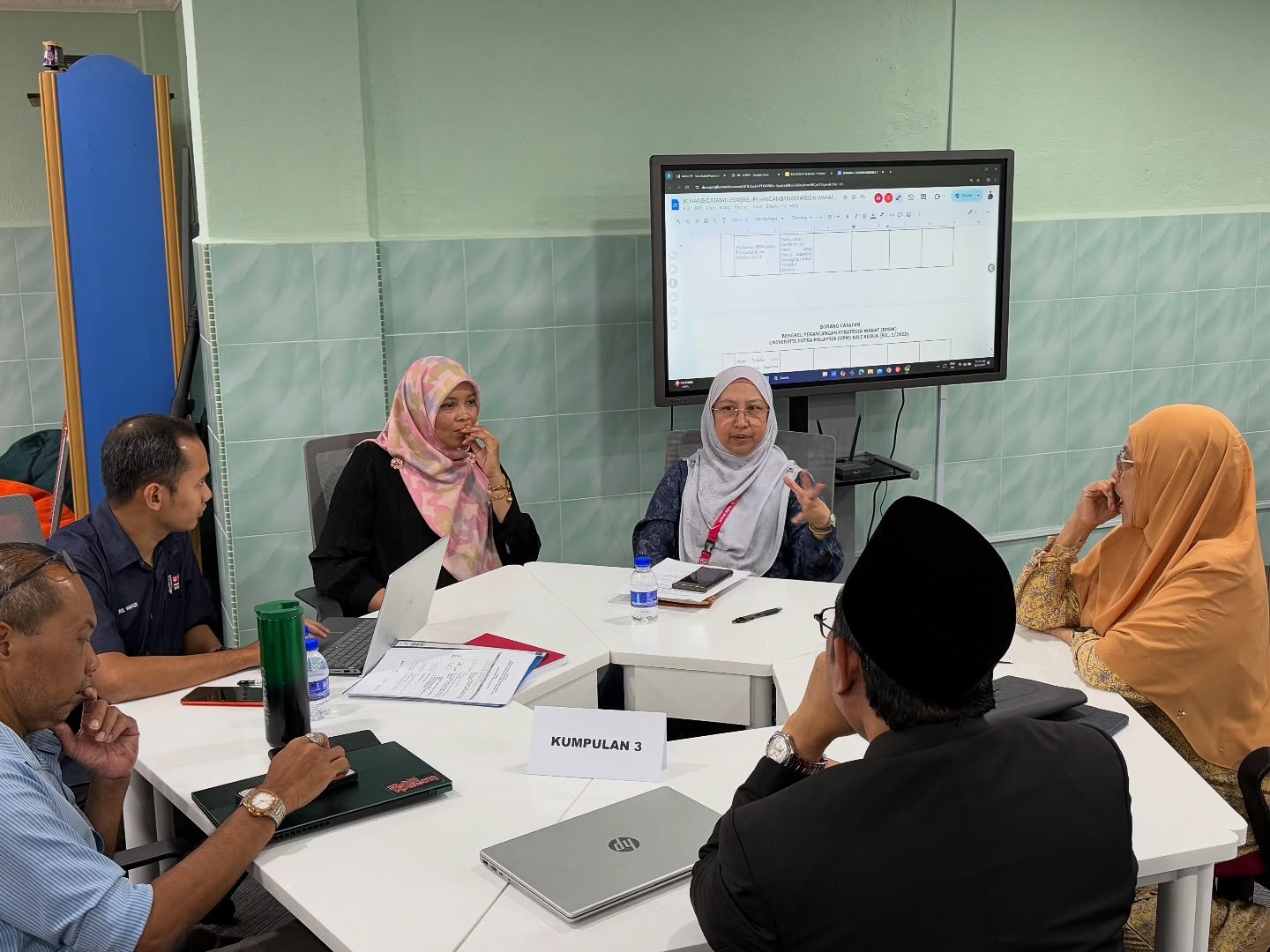 Turut hadir wakil Ketua Pegawai Eksekutif, Perbadanan Wakaf Selangor ...